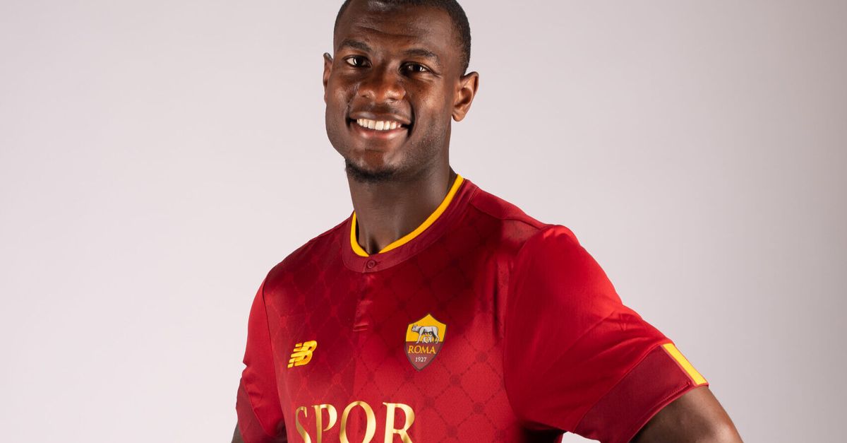 Roma, i primi scatti di Ndicka con la maglia giallorossa – FOTO GALLERY ...