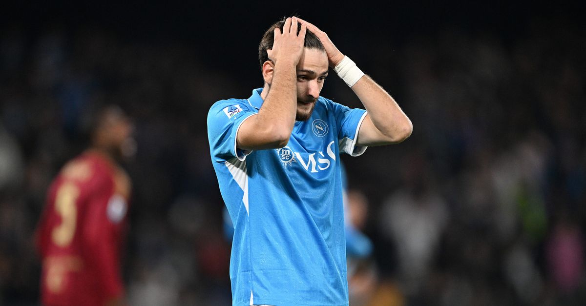 Kvara Rompe Il Silenzio Sui Social Possibile Indizio Sul Proprio Futuro Calcio Napoli 1926
