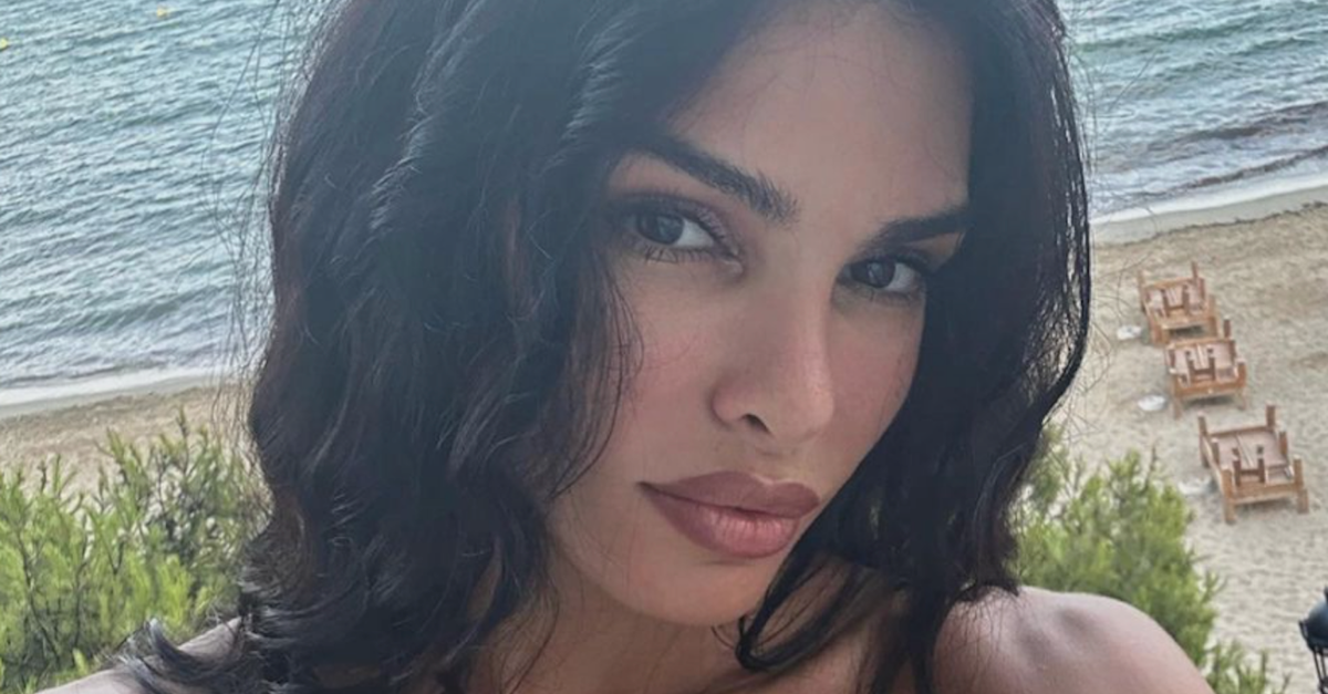 Jovana, selfie spettacolare. Lady Djordjevic incanta col suo décolleté con vista mare - Golssip