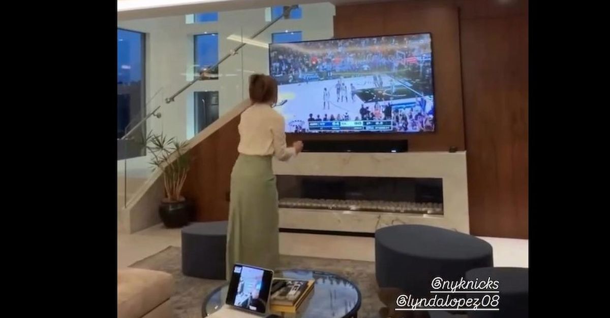 VIDEO / I New York Knicks trionfano in Nba: la reazione di Jennifer ...