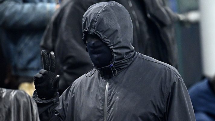 Kanye West col passamontagna a vedere l’Inter: lo sfottò del Milan è da ...