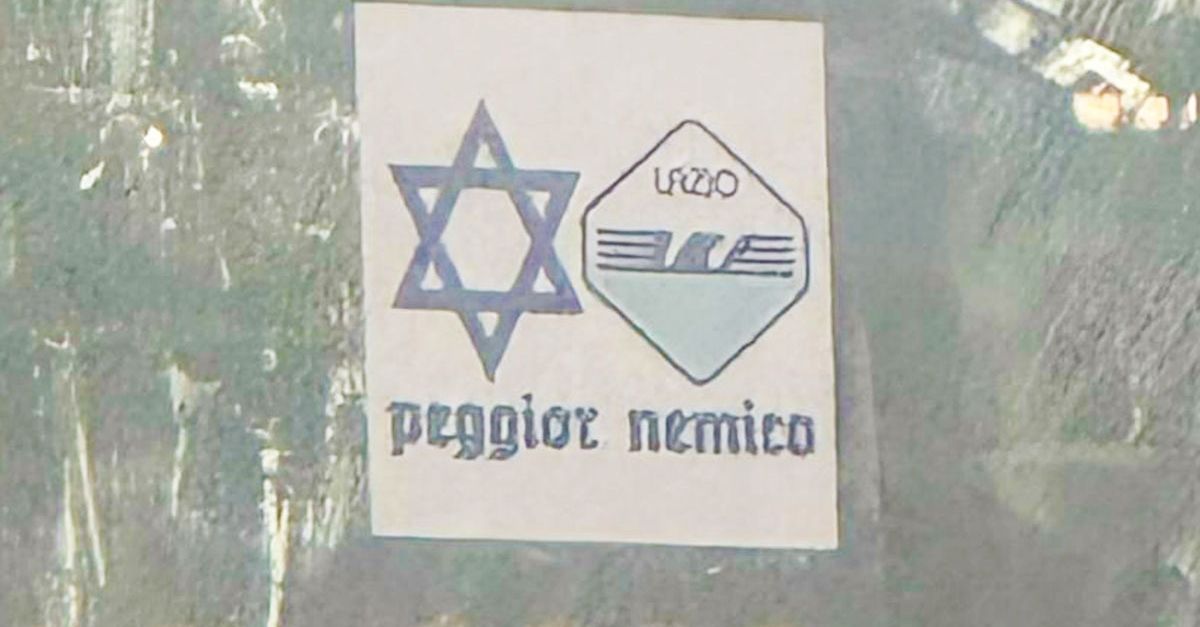 Parma-Roma, adesivi antisemiti nel settore ospiti: in corso le verifiche della Digos ...