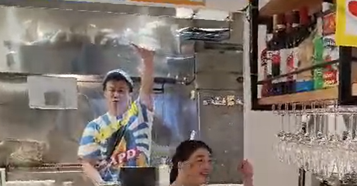 Un po’ di Napoli a Tokyo, il professor Siciliano mostra il locale di ...