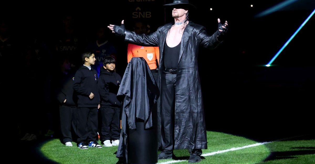 Arabia Saudita, alla finale della Riyadh Season Cup appare Undertaker ...