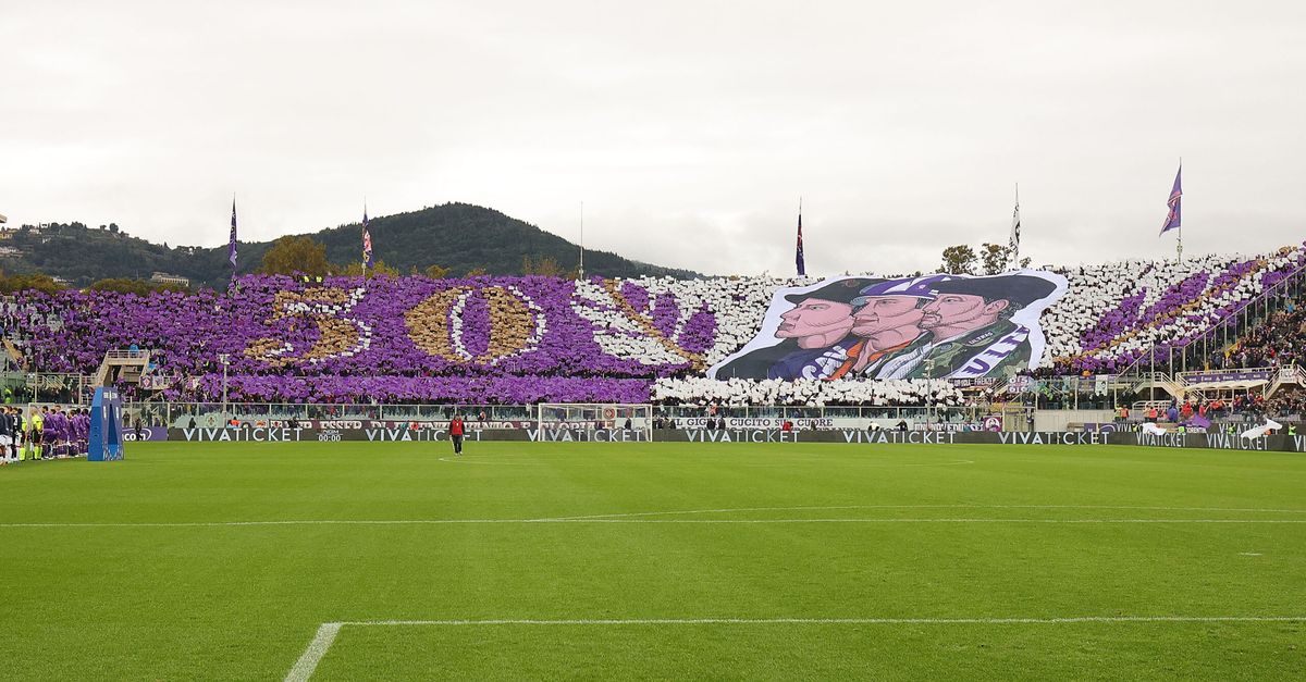 FOTO – La coreografia della Curva Fiesole: 50 anni degli Ultras Viola ...