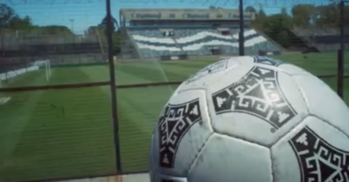 Maradona è il calcio! Il pallone che rotola, la metafora da brividi - Calcio Napoli 1926