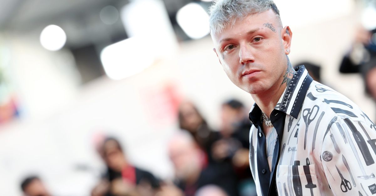 Lazza, nuovo singolo in uscita e nuovo tour. Biglietti in vendita da ...
