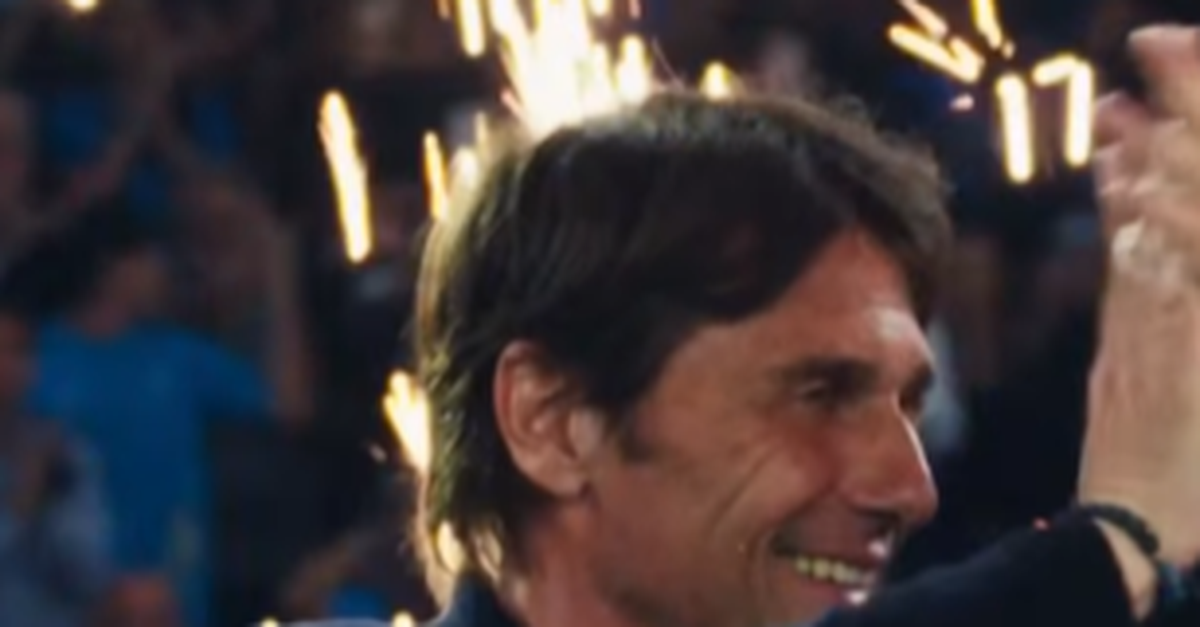 Conte-Napoli... again! Gli azzurri festeggiano la permanenza del mister ...