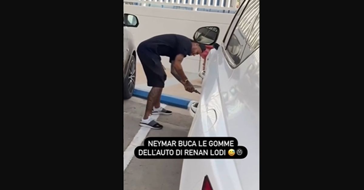 Neymar, che fai? Fora le gomme dell'auto di Renan Lodi - FC Inter 1908 Neymar, che fai? Fora le gomme dell'auto di Renan Lodi - FC Inter 1908