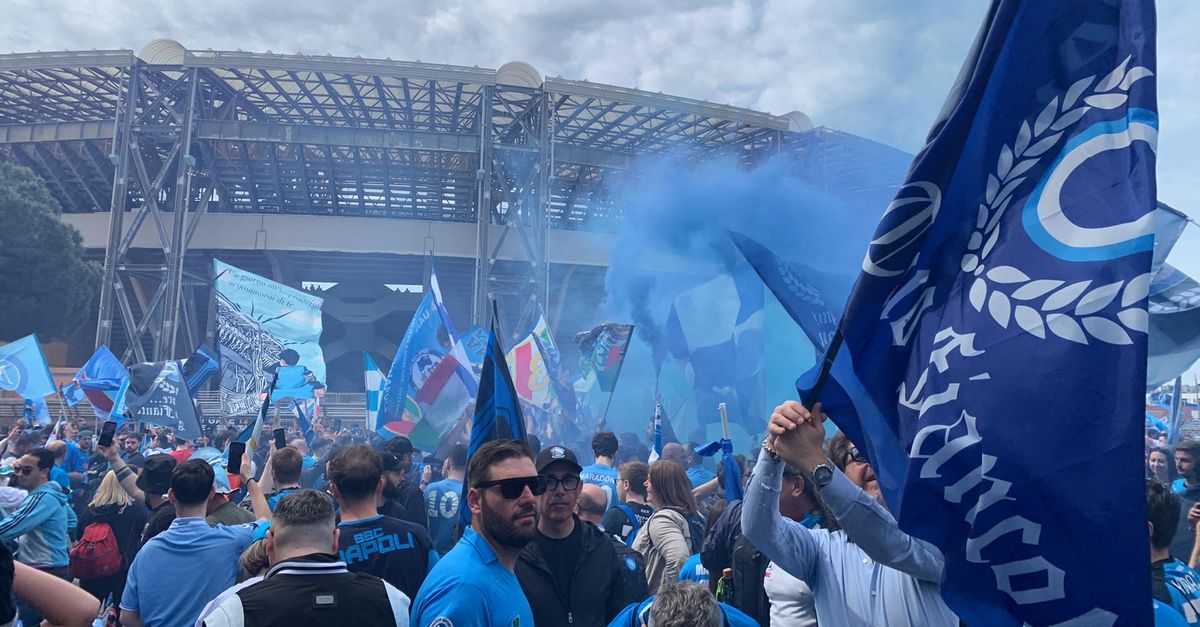 FOTO La protesta degli ultras azzurri: “Emarginati a causa di assurdi ...