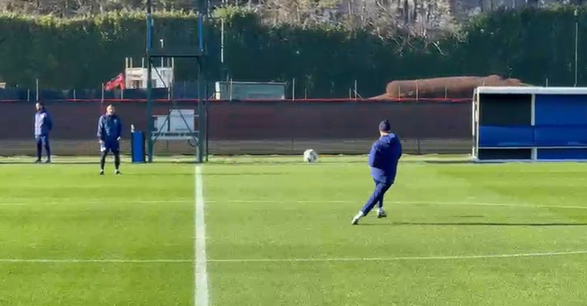 VIDEO FCIN1908 / Rifinitura Inter-Liverpool, le immagini: palleggi tra ...