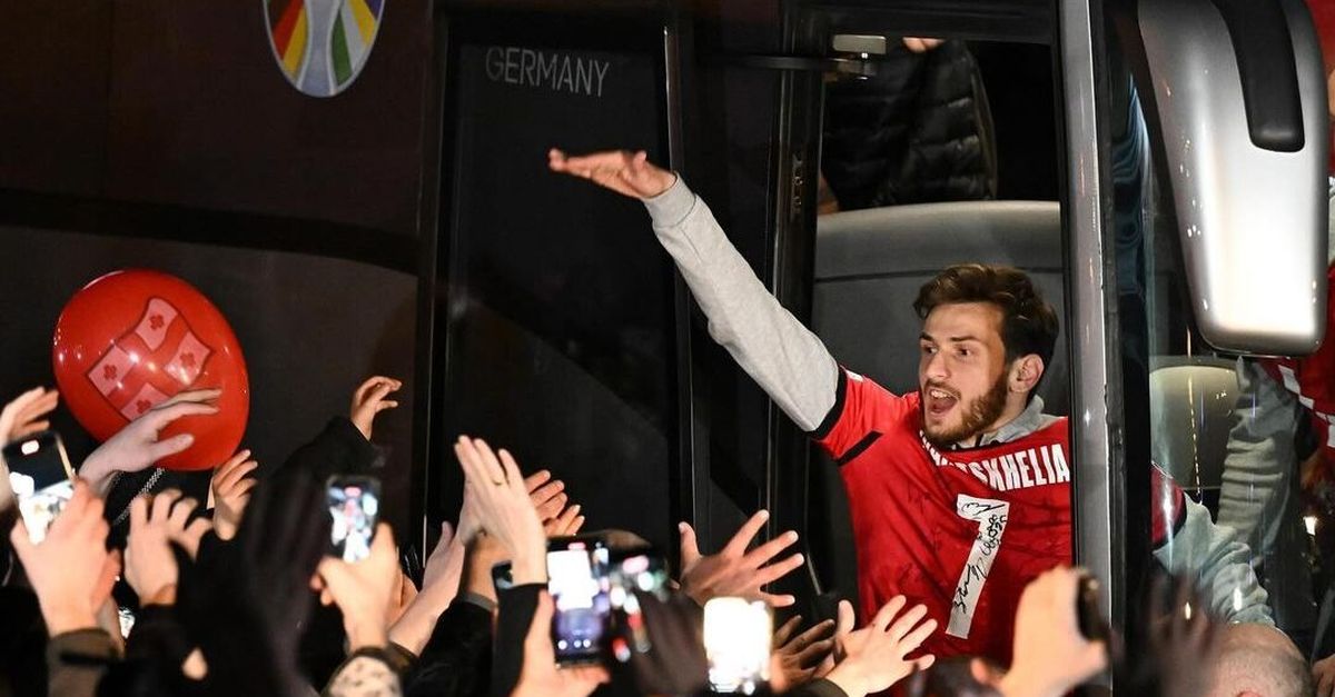FOTO Napoli-mania in Georgia: spunta una macchina con adesivo dei ...