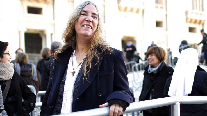FOTO Patti Smith, il ringraziamento a De Laurentiis per l’ospitalità al ...
