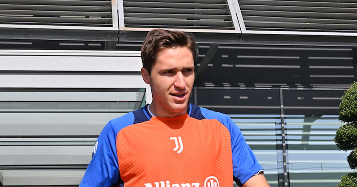 Juve, Chiesa non si allena più in gruppo: si continua a cercare una ... Juve, Chiesa non si allena più in gruppo: si continua a cercare una ...