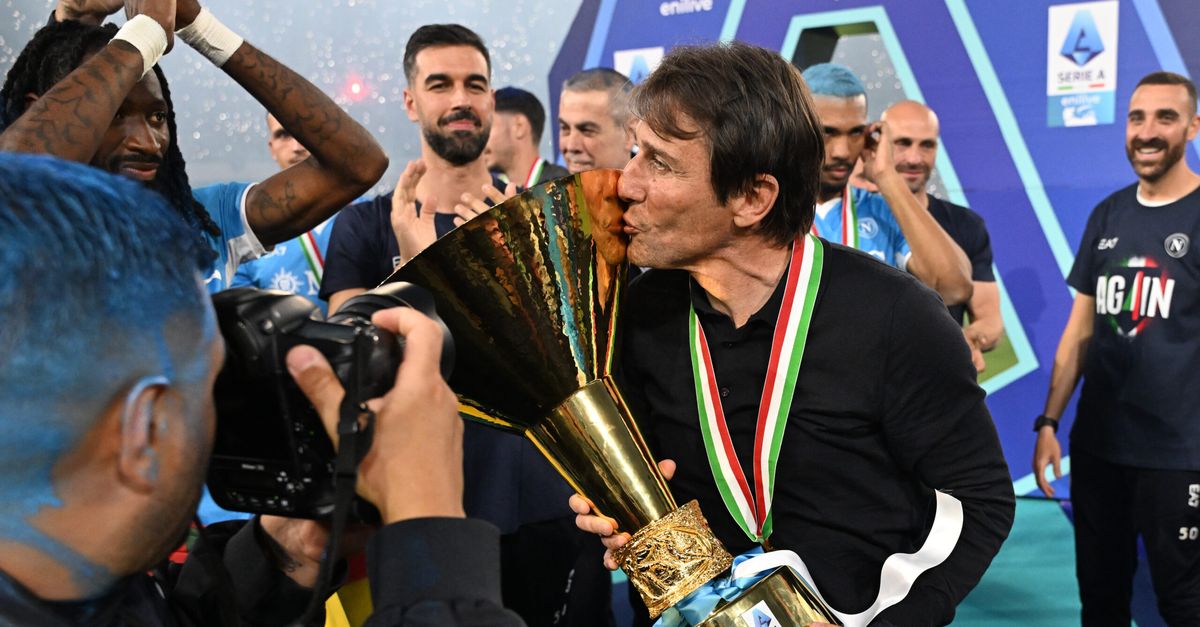 Conte resta al Napoli, la rivolta social dei tifosi della Juve: "Traditi di nuovo" - Calcio ...