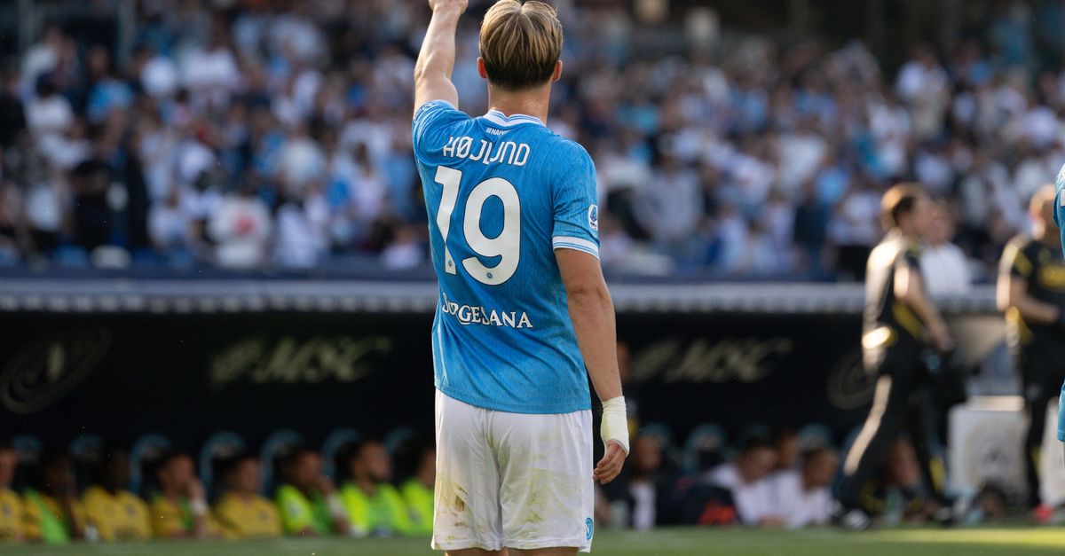 Hojlund-Napoli, i dettagli dell'accordo! Spunta anche una clausola, la ...