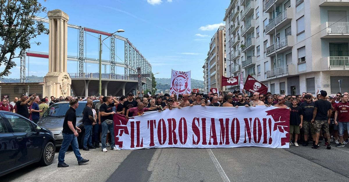 Video – I tifosi contro Cairo: “Vattene. Il Toro siamo noi” - Toro News